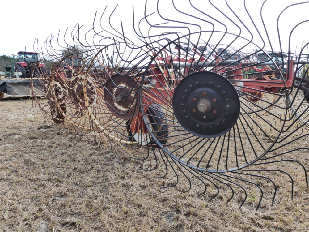 #513 - H&S BI-FOLD RAKE | DeMott Auction