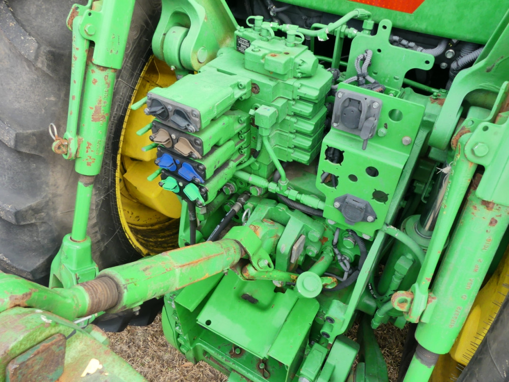 #592 - 2017 JOHN DEERE 7210R | DeMott Auction