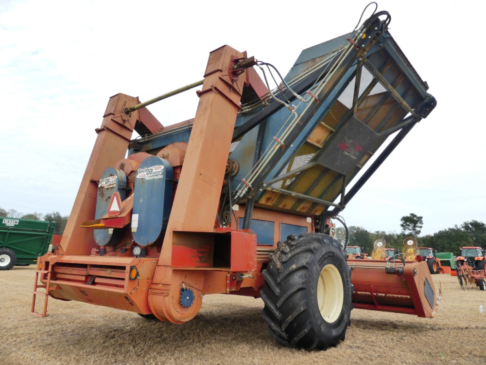 #599 - COLOMBO TWIN MASTER PEANUT COMBINE | DeMott Auction