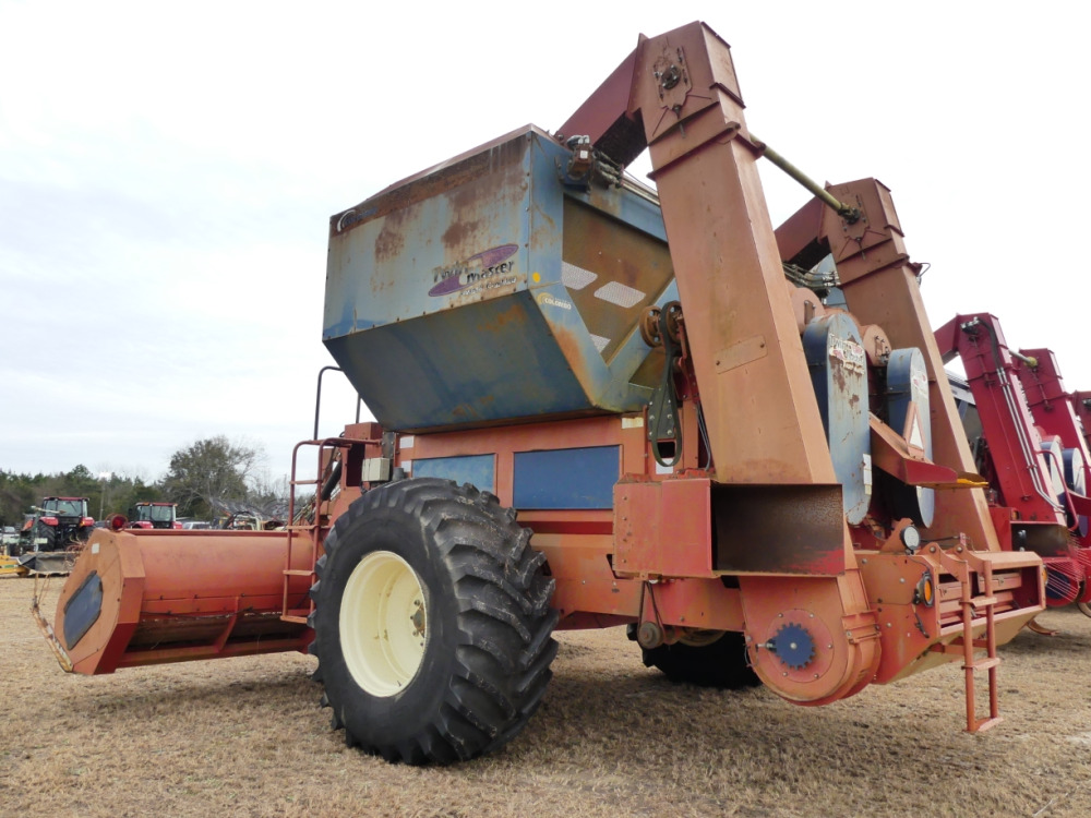 #599 - COLOMBO TWIN MASTER PEANUT COMBINE | DeMott Auction