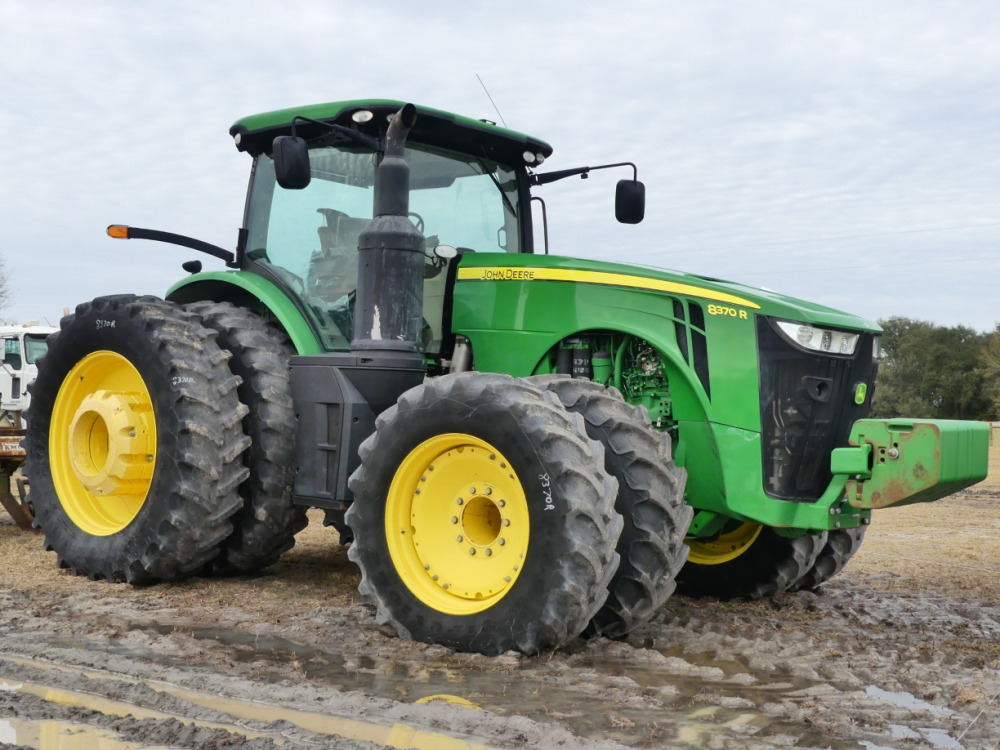 #612 - 2015 JOHN DEEDER 8370R | DeMott Auction