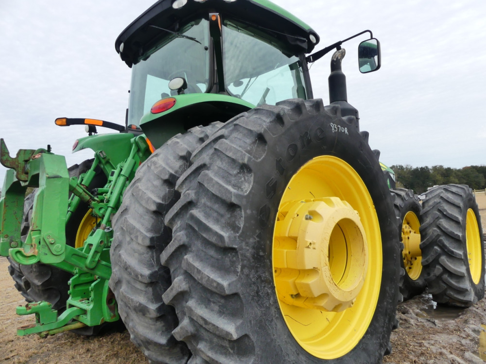 #612 - 2015 JOHN DEEDER 8370R | DeMott Auction
