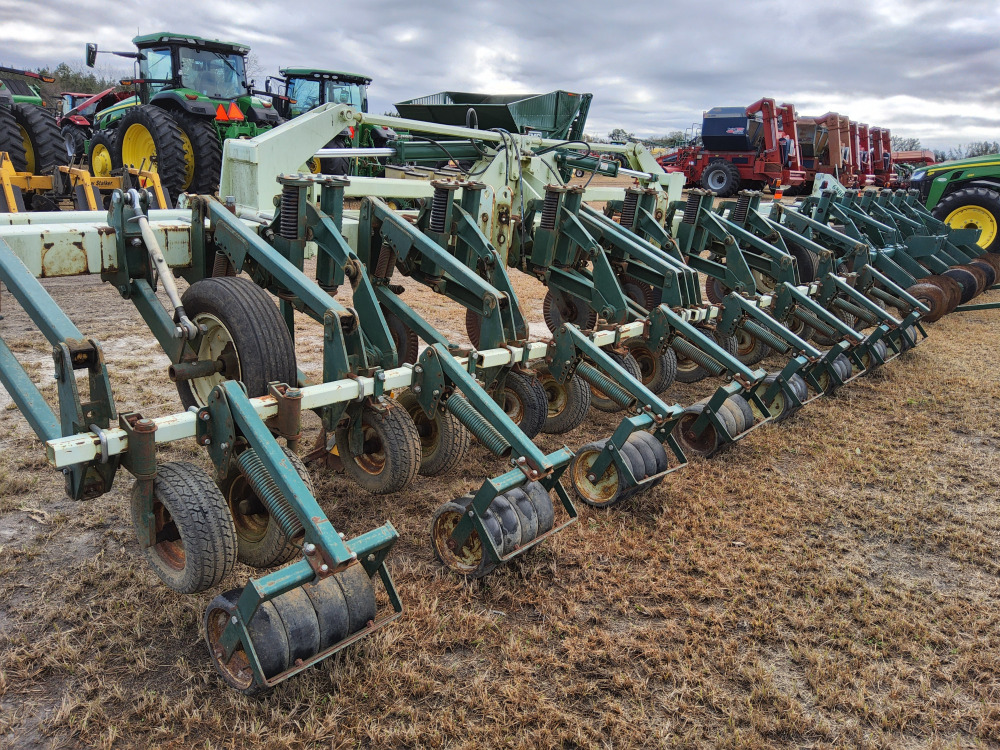#614 - 2014 KMC 6700 RIPPER BEDDER | DeMott Auction