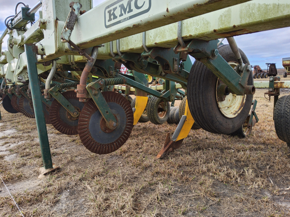 #614 - 2014 KMC 6700 RIPPER BEDDER | DeMott Auction