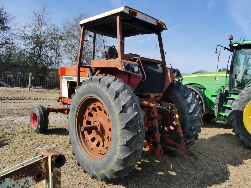 #700 - CASE IH INTERNATIONAL 886 | DeMott Auction