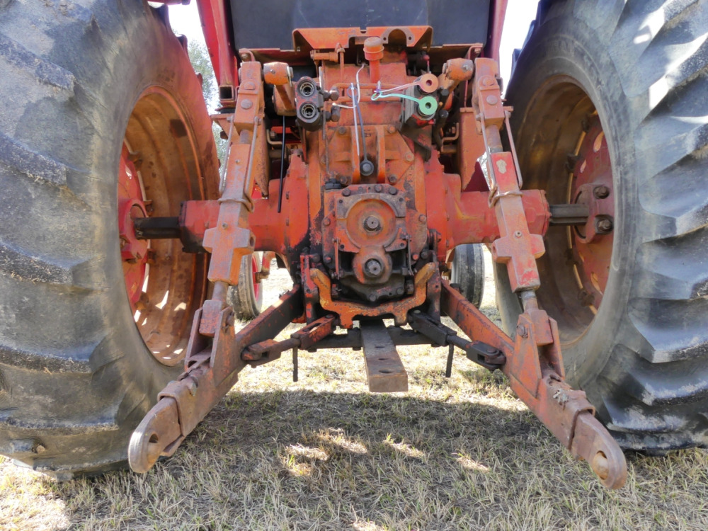 #700 - CASE IH INTERNATIONAL 886 | DeMott Auction