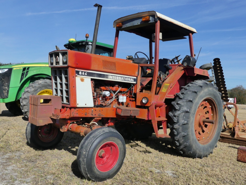 #700 - CASE IH INTERNATIONAL 886 | DeMott Auction