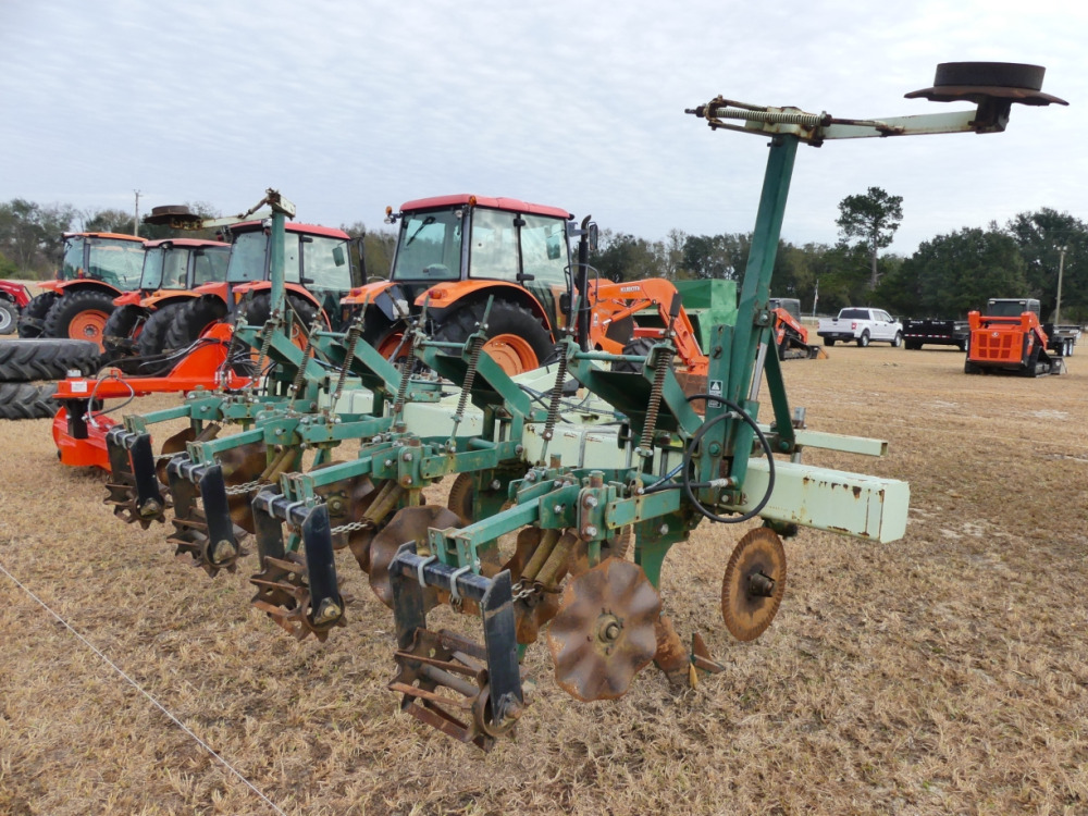 #472 - KMC RIPPER BEDDER | DeMott Auction