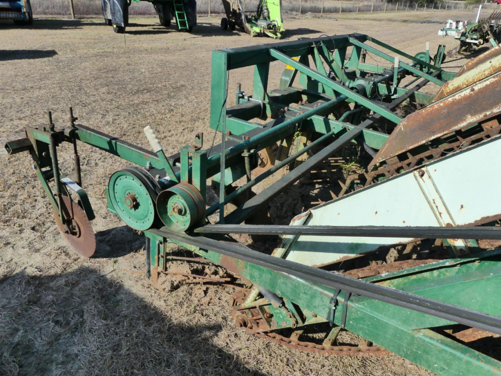 #726A - KMC PEANUT INVERTER | DeMott Auction