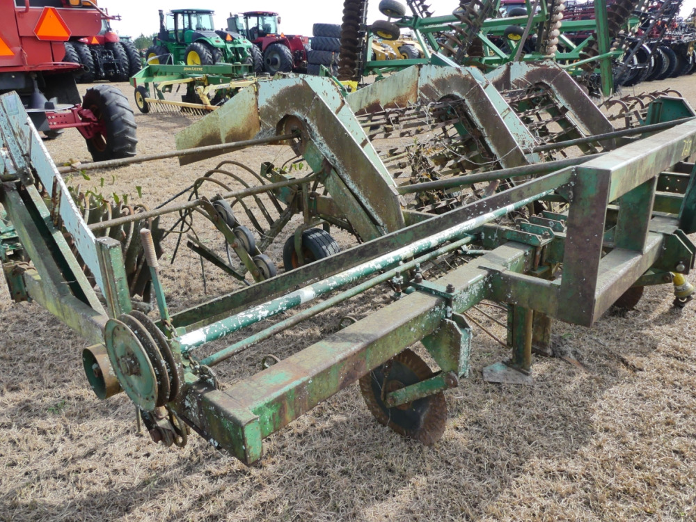 DOUBLE GRAVITY FLOW PEANUT WAGON | DeMott Auction