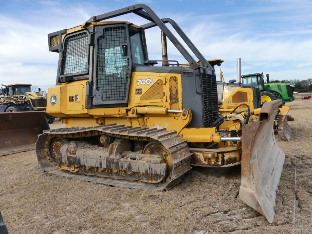 #642 - 2006 DEERE 700J DOZER | DeMott Auction