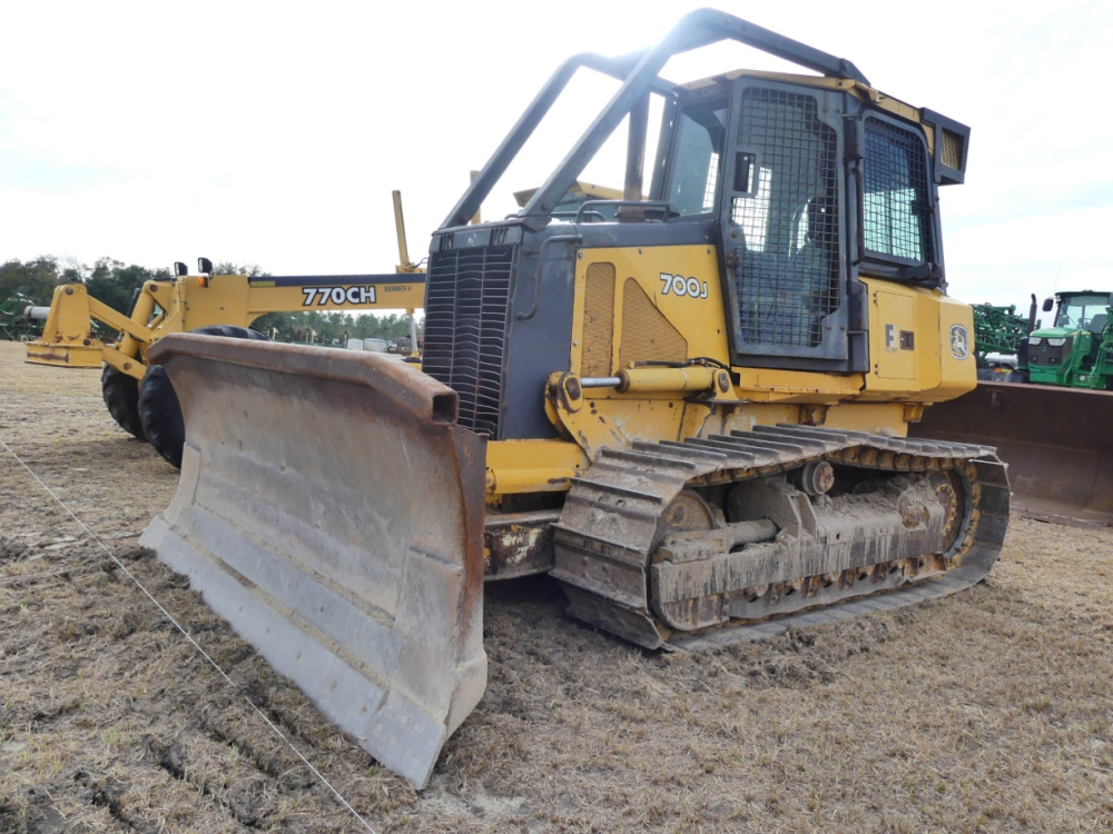 #642 - 2006 DEERE 700J DOZER | DeMott Auction