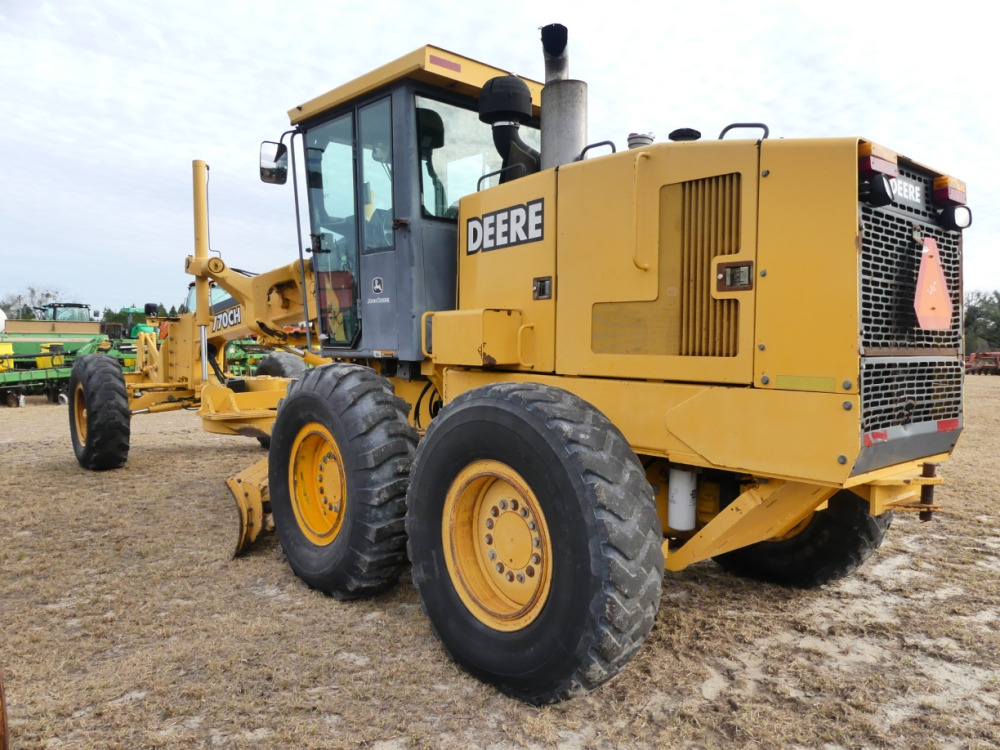 #643 - 2002 DEERE 770CH SERIES II MOTOR GRADER | DeMott Auction