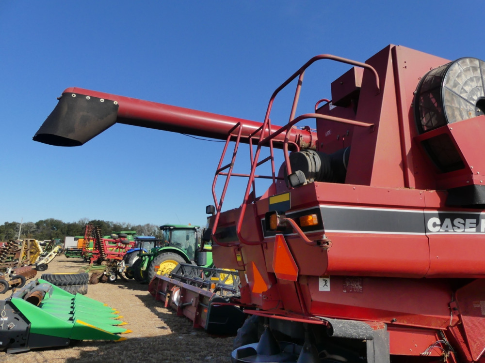 #670 - 2004 CASE-IH 2366 COMBINE | DeMott Auction
