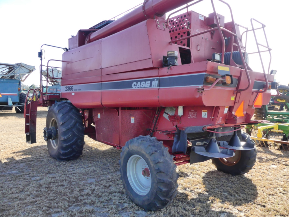 #670 - 2004 CASE-IH 2366 COMBINE | DeMott Auction