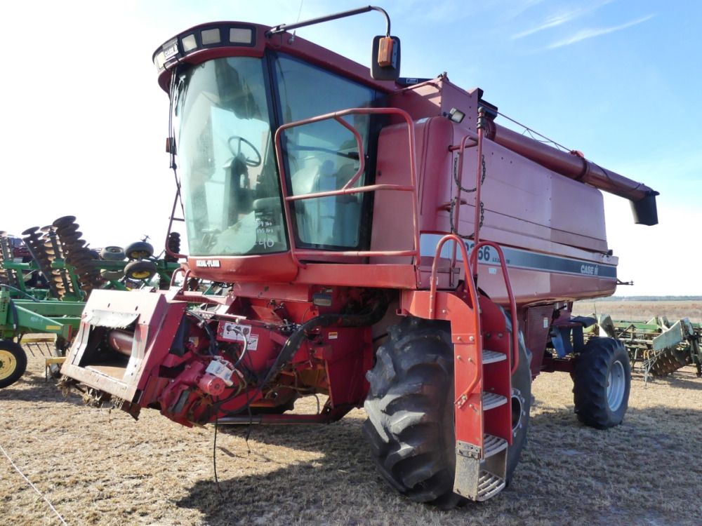 #670 - 2004 CASE-IH 2366 COMBINE | DeMott Auction