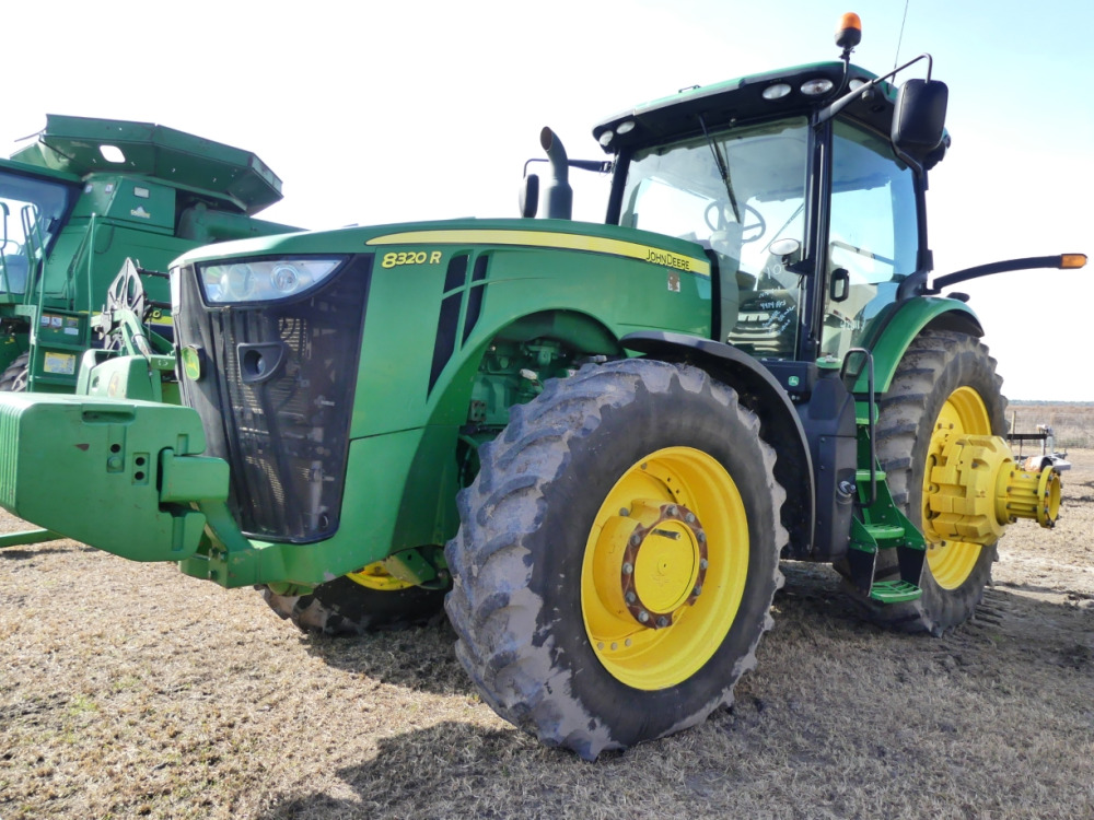 #684 - 2014 JOHN DEERE 8320R | DeMott Auction