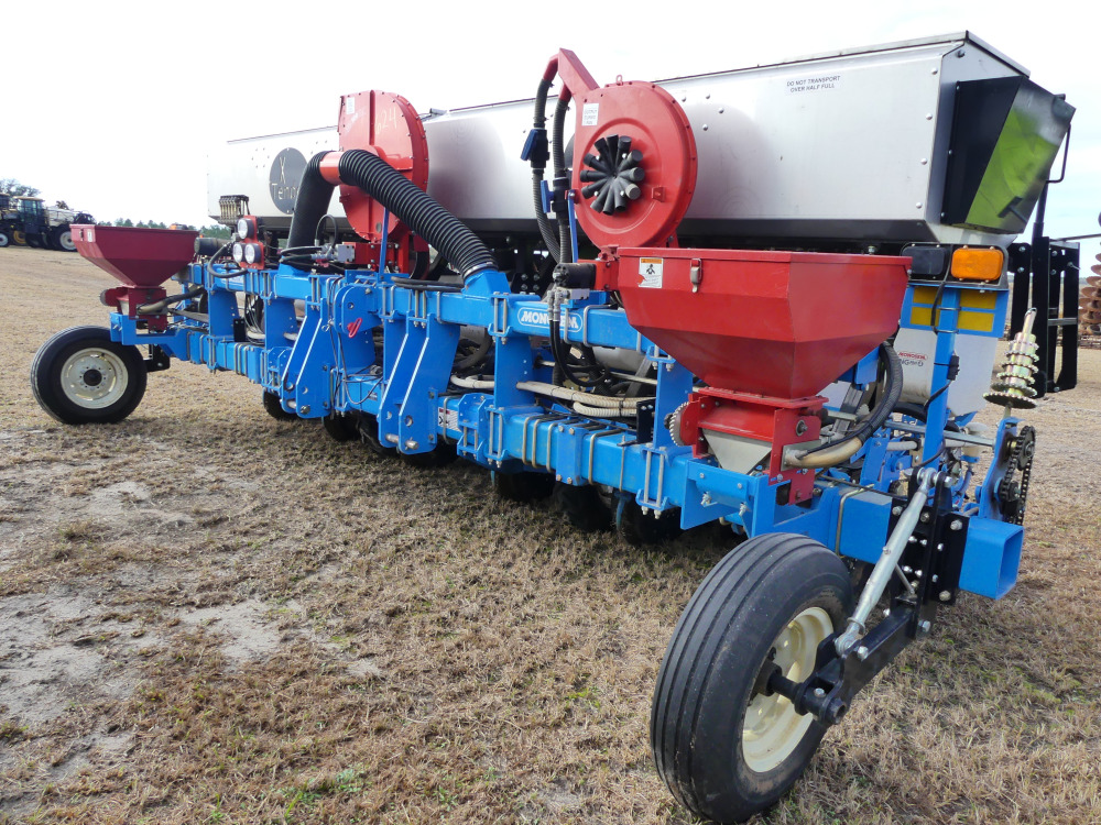 #624 - MONOSEM 6 ROW TWIN PLANTER | DeMott Auction