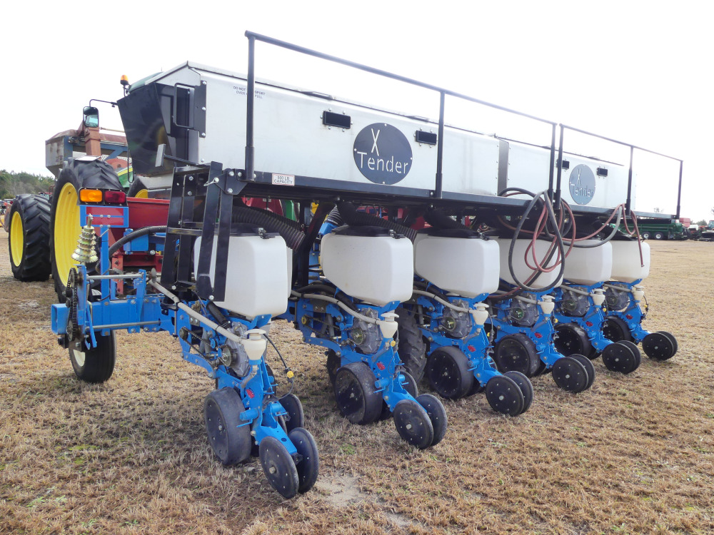#624 - MONOSEM 6 ROW TWIN PLANTER | DeMott Auction