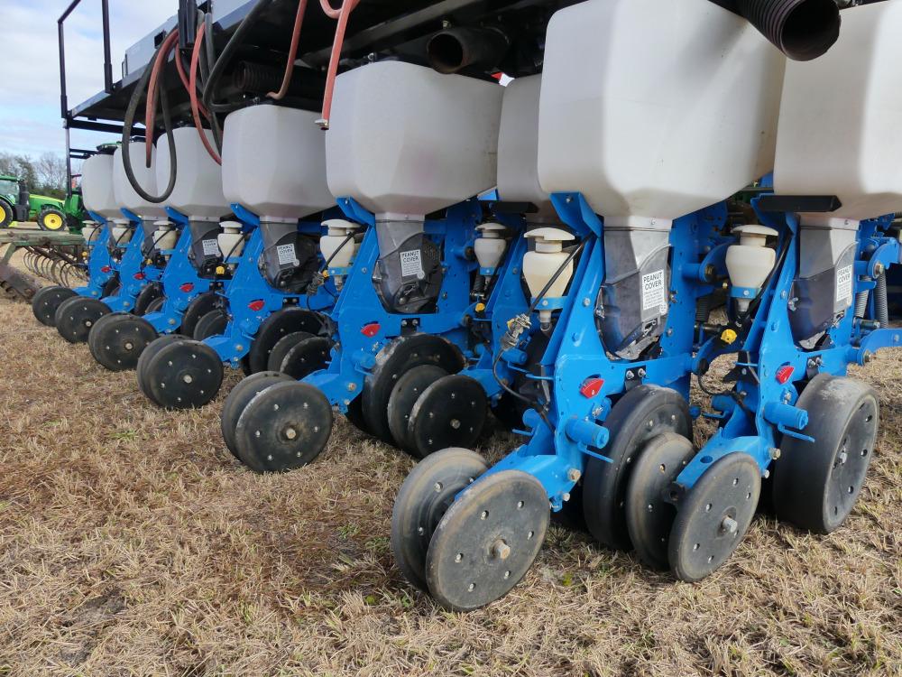 #624 - MONOSEM 6 ROW TWIN PLANTER | DeMott Auction