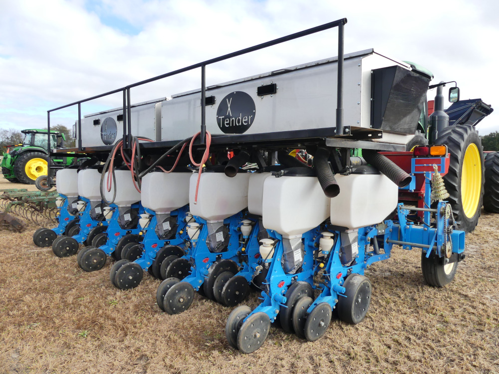 #624 - MONOSEM 6 ROW TWIN PLANTER | DeMott Auction