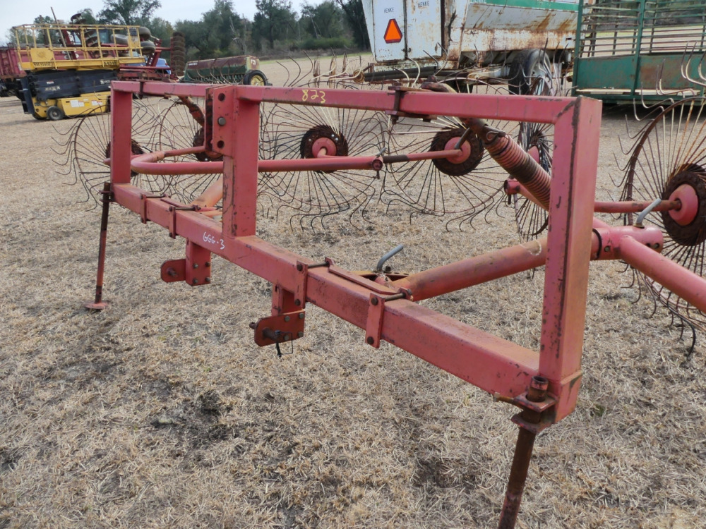 #823 - VICON HAY RAKE | DeMott Auction
