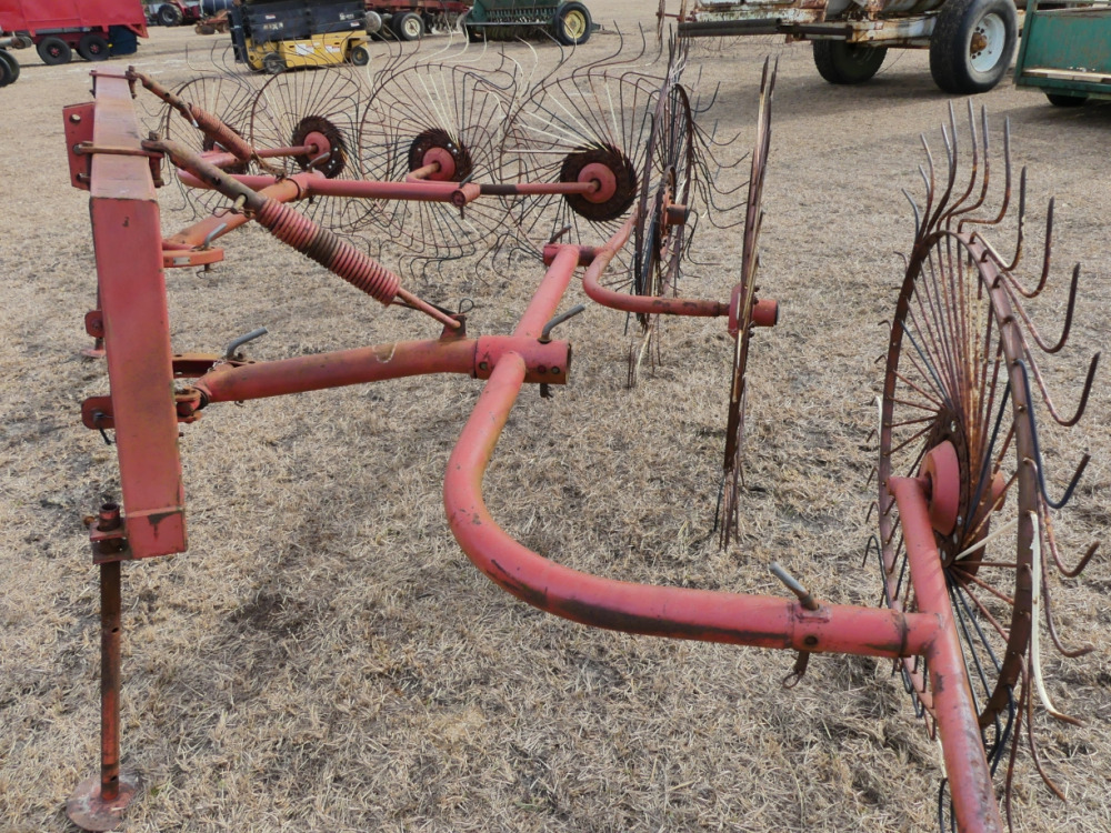 #823 - VICON HAY RAKE | DeMott Auction