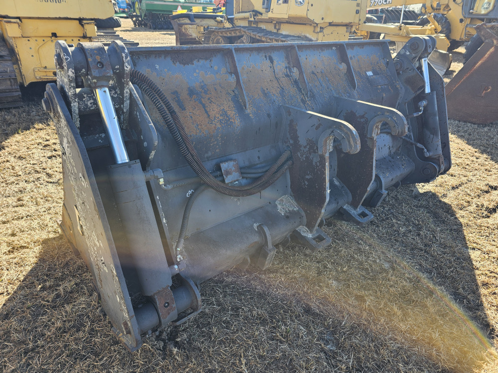 PEMBERTON HYD BUCKET | DeMott Auction
