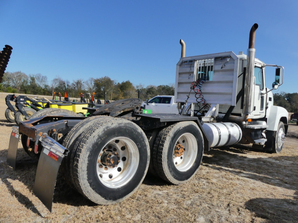 2008 MACK PINNACLE SEMI | DeMott Auction