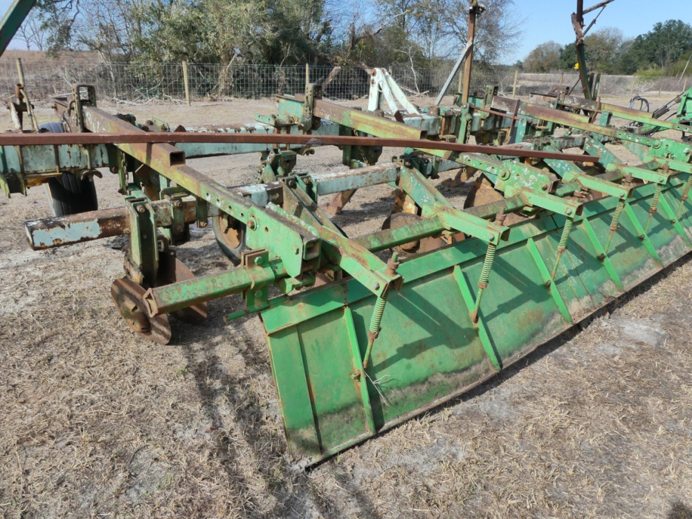 KMC RIPPER BEDDER | DeMott Auction