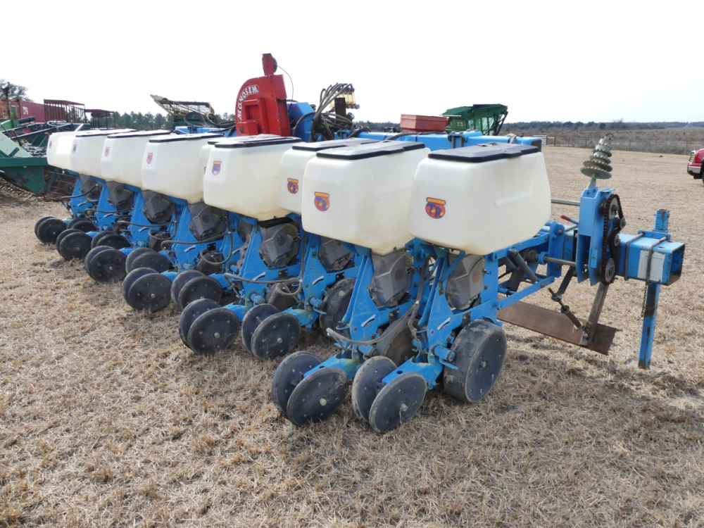 #735 - MONOSEM PLANTER | DeMott Auction
