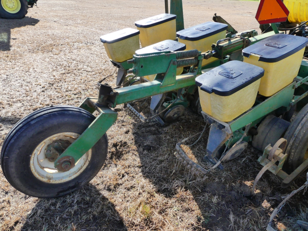 KMC 4 ROW RIPPER BEDDER | DeMott Auction