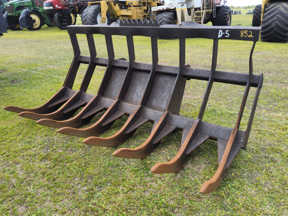 #852 - Root Rake | DeMott Auction