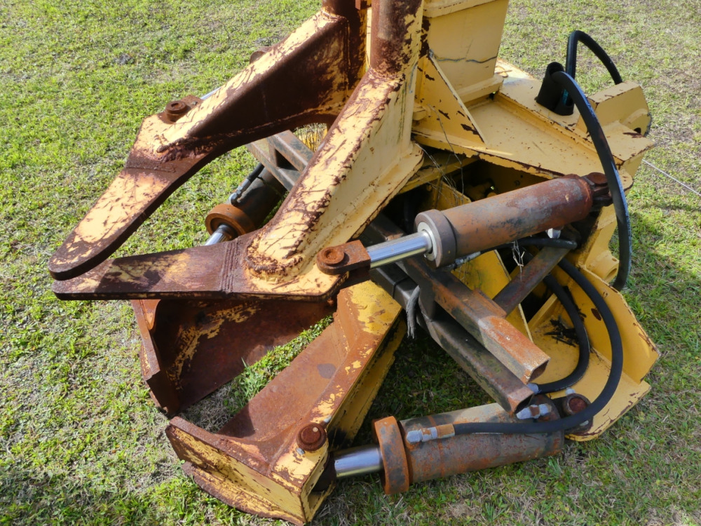 #855 - Tree Shear | DeMott Auction