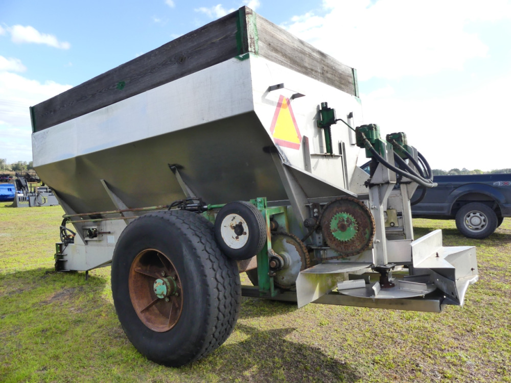 #749 - Conibear Stainless Steel Sprayer | DeMott Auction