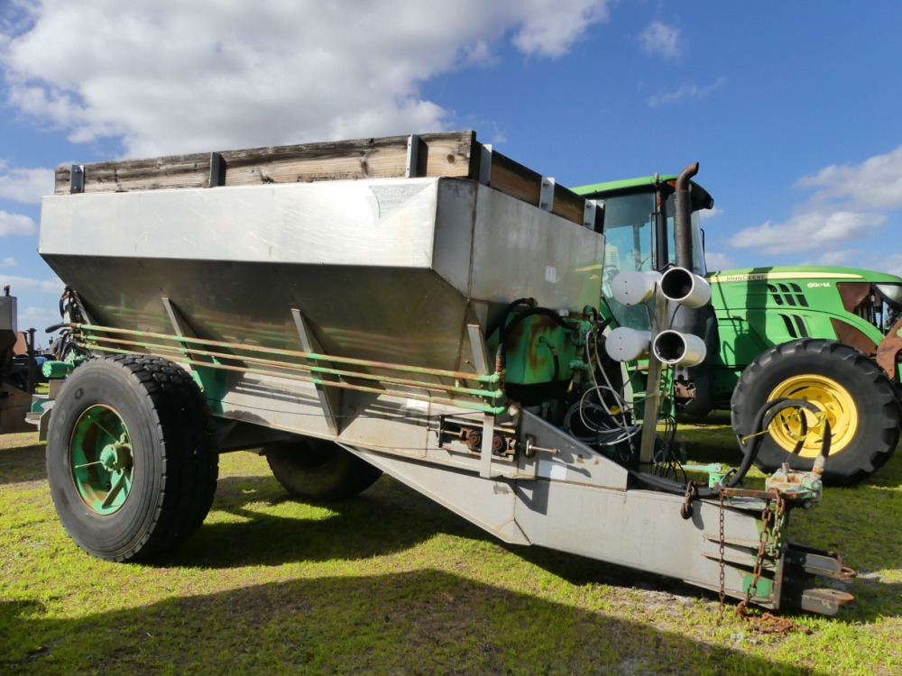 #747 - Conibear PT Stainless Steel Spreader | DeMott Auction
