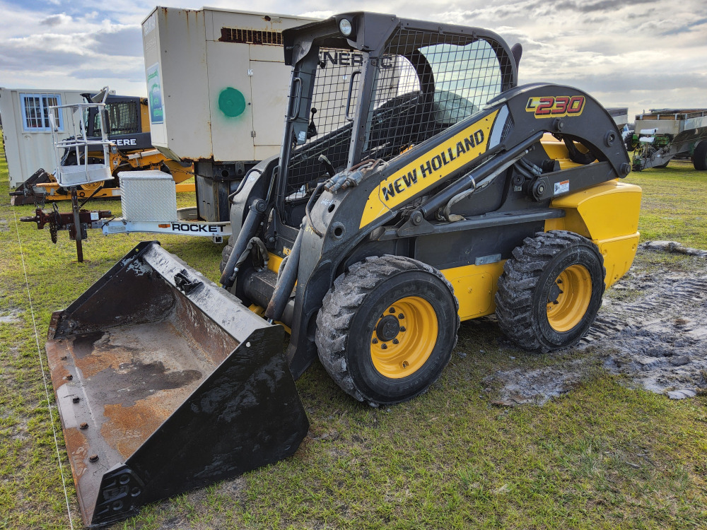 #644 - 2011 New Holland L230 | DeMott Auction