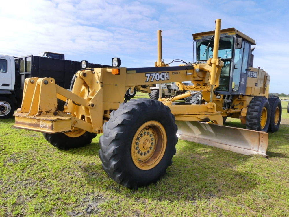 #849 - Deere 770CH Series II | DeMott Auction