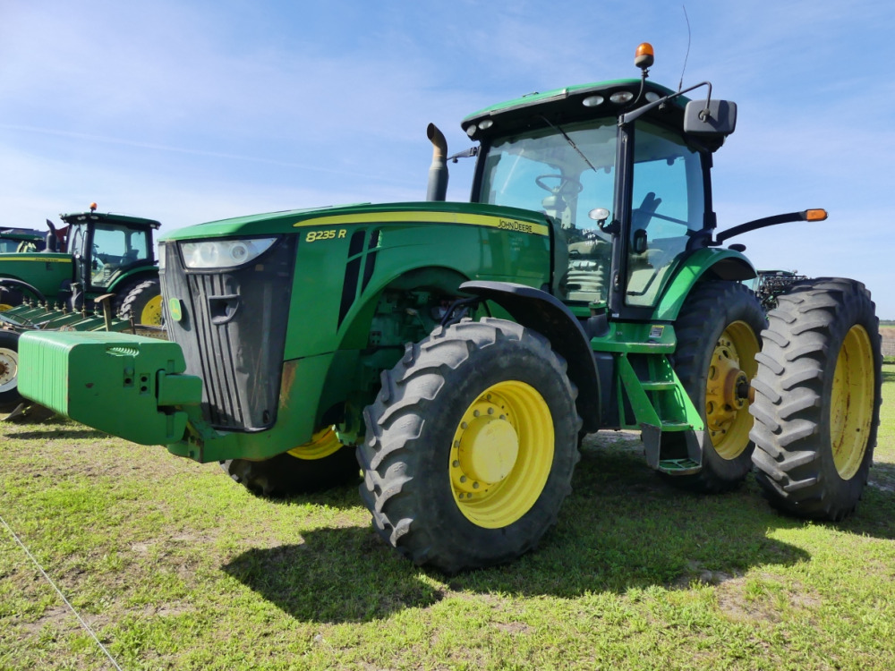 #784 - 2012 John Deere 8235R | DeMott Auction