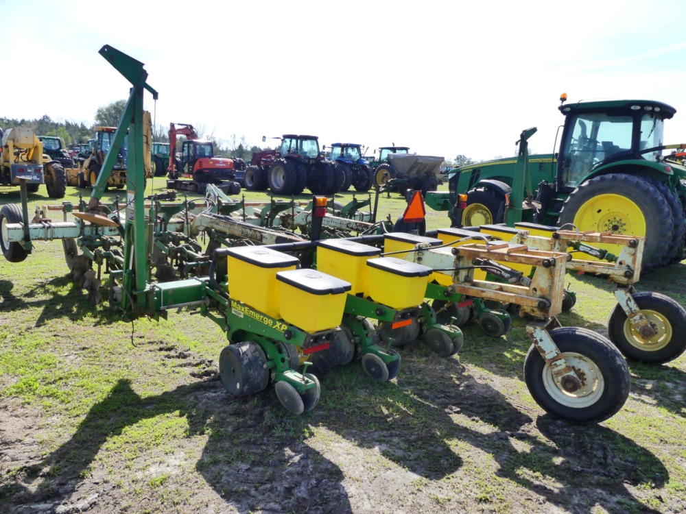 #785 - KMC Ripper Bedder | DeMott Auction