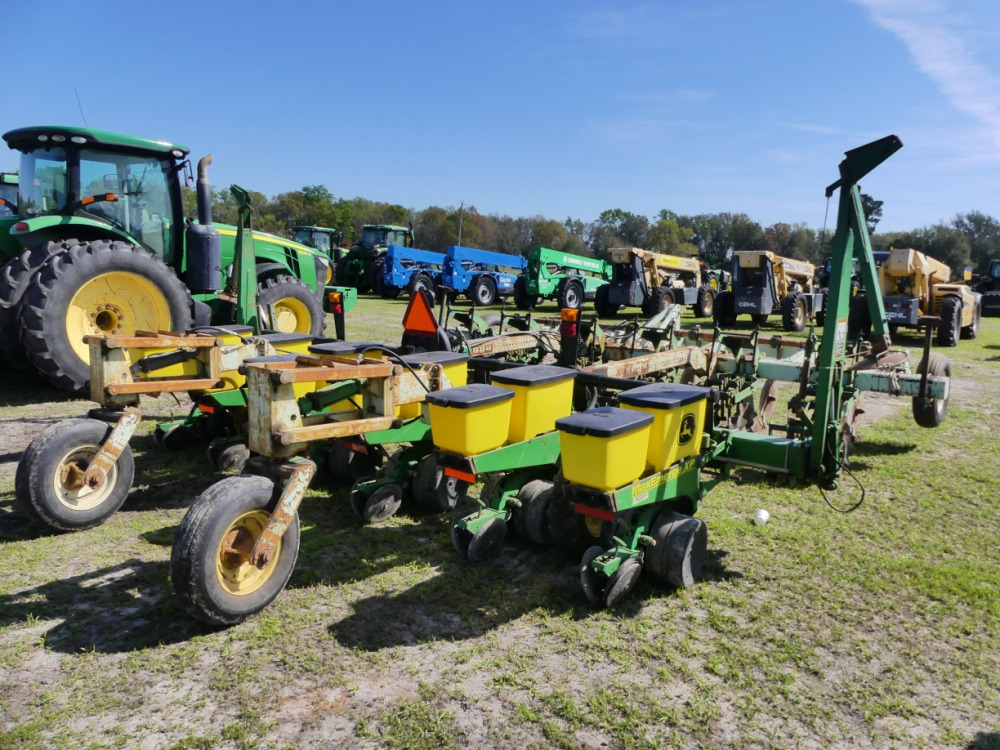 #785 - KMC Ripper Bedder | DeMott Auction