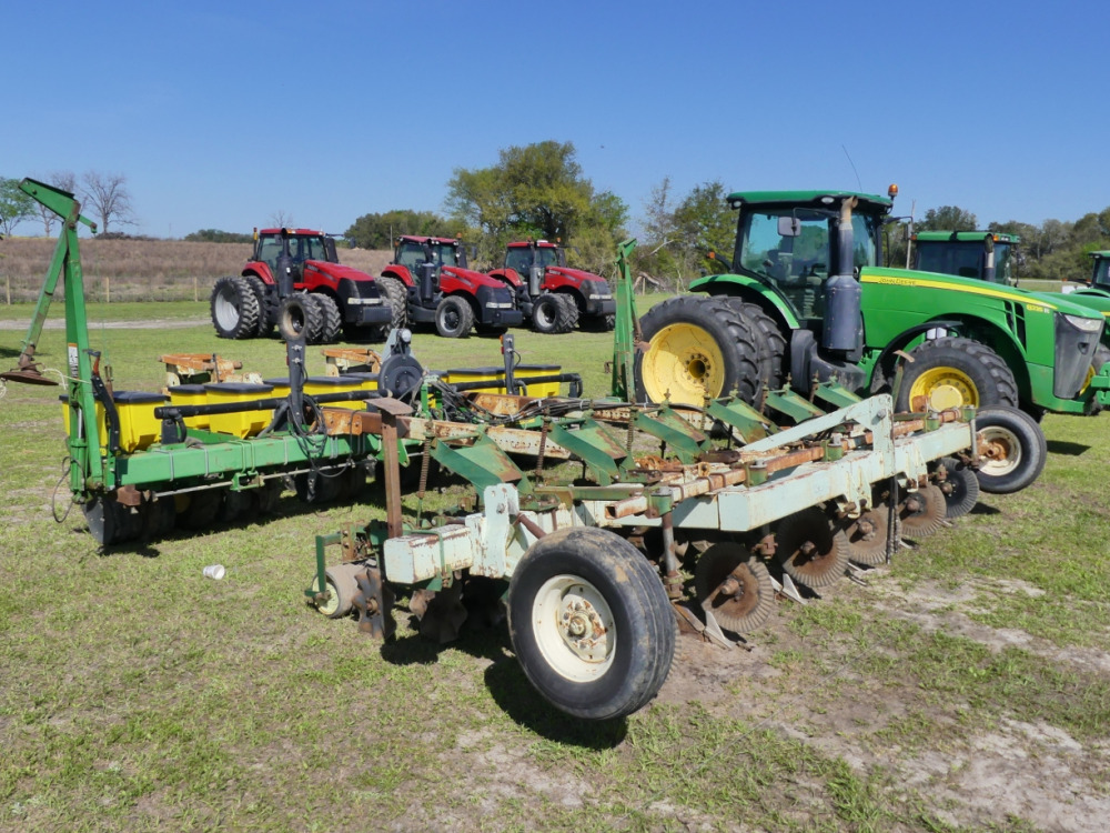 #785 - KMC Ripper Bedder | DeMott Auction