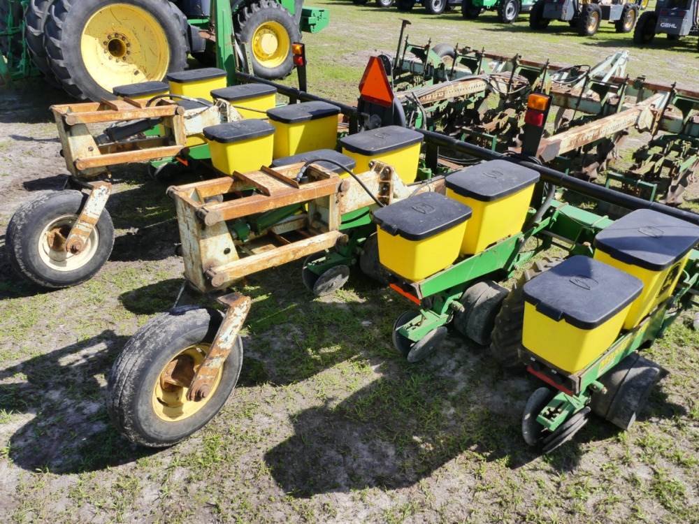 #785 - KMC Ripper Bedder | DeMott Auction