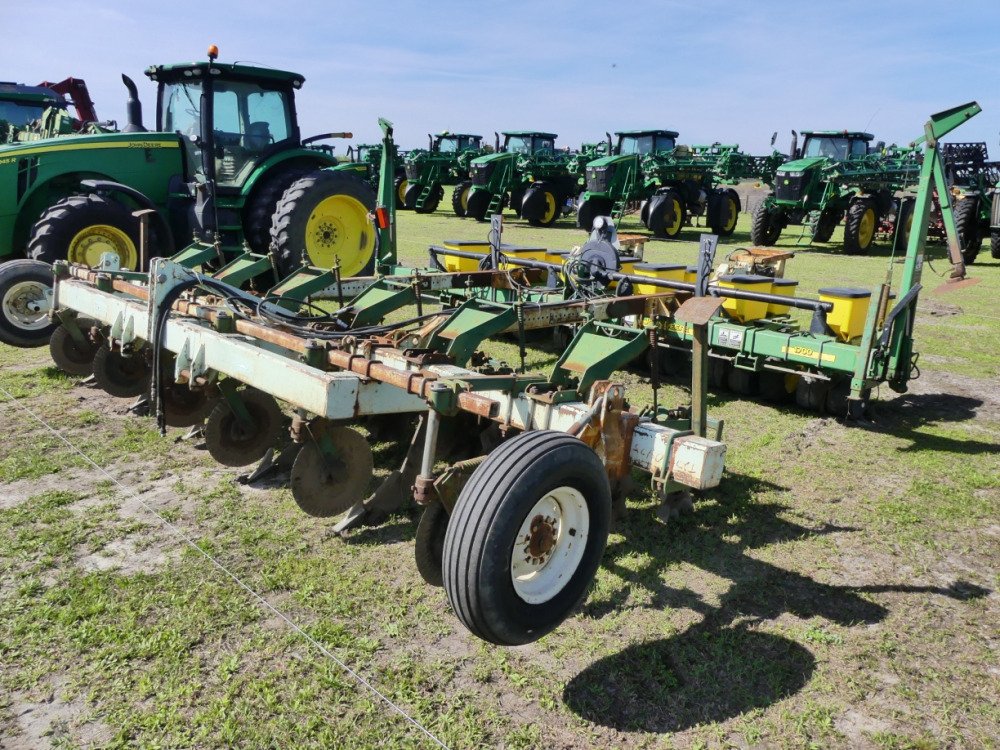 #785 - KMC Ripper Bedder | DeMott Auction