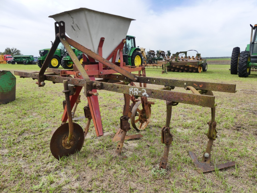 #662 - 2 Row Cultivator w/Fertilizer Distributor | DeMott Auction