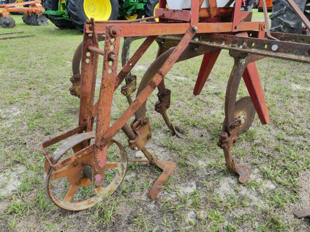 #662 - 2 Row Cultivator w/Fertilizer Distributor | DeMott Auction