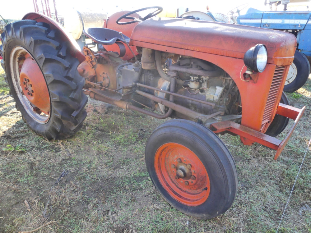 #403 - MASSEY FERGUSON 30 | DeMott Auction