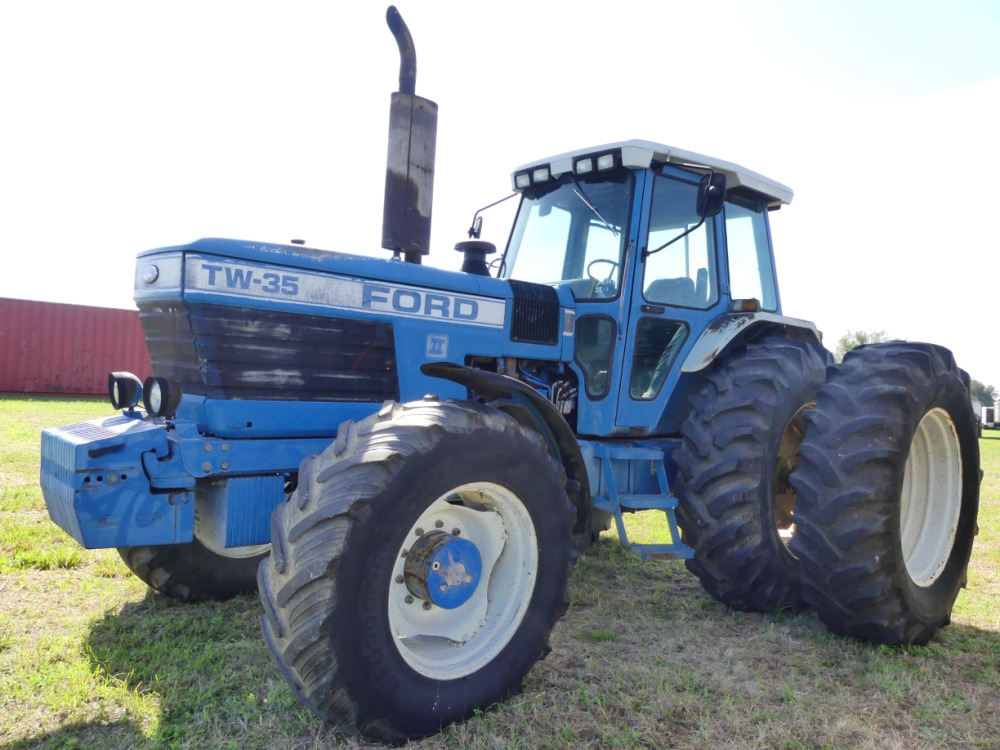 #897 - 1990 Ford TW-35 | DeMott Auction