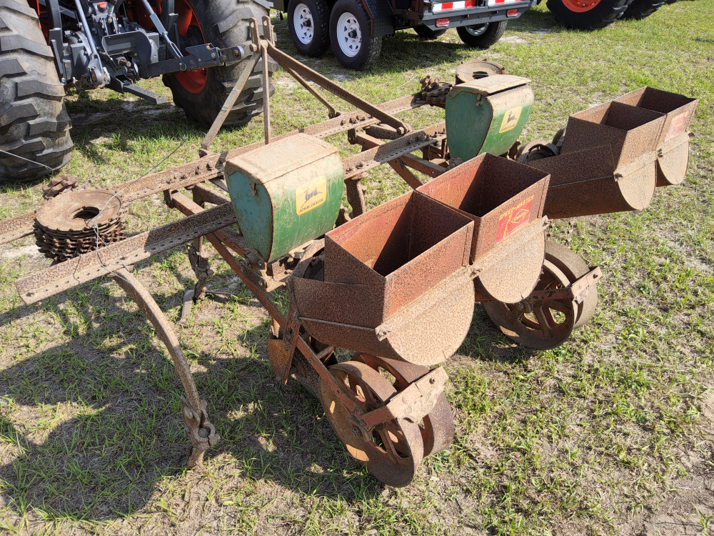 #462 - Covington 3pt 2 Row Planter | DeMott Auction
