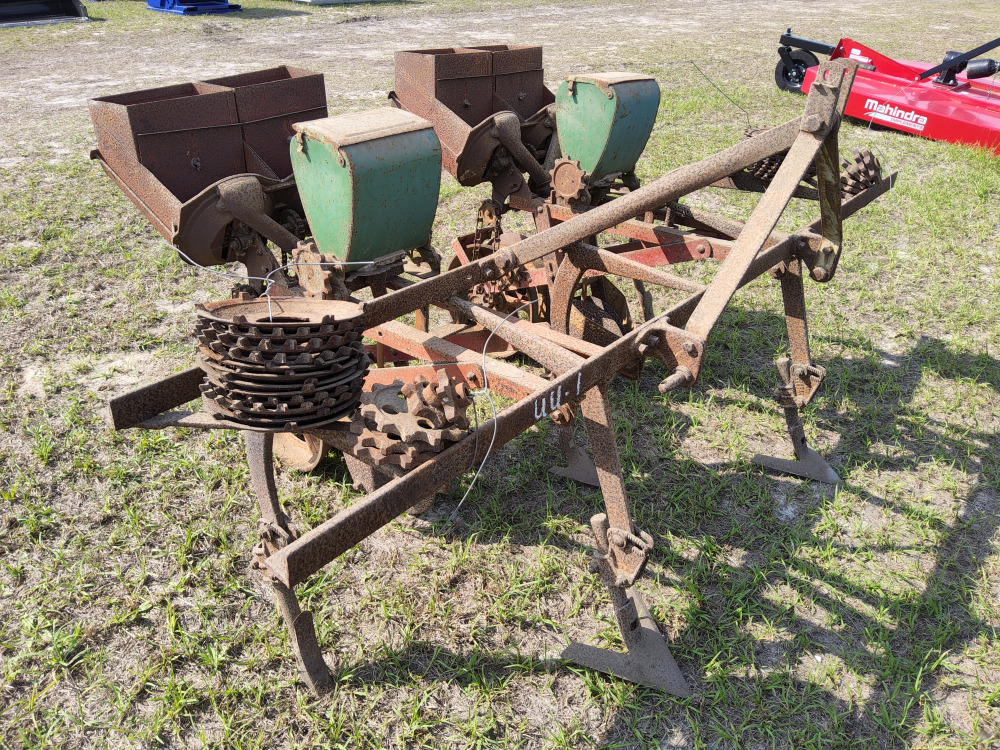 #462 - Covington 3pt 2 Row Planter | DeMott Auction